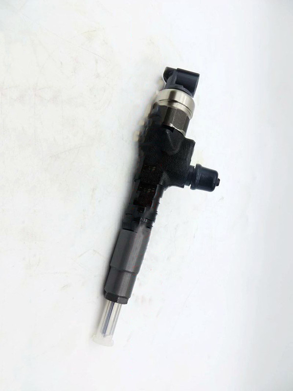 High Efficiency DENSO Diesel Engine Injector / Diesel Truck Fuel ...